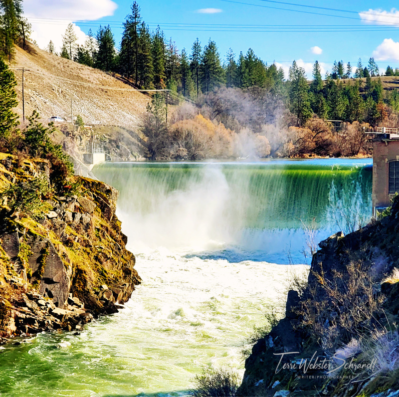 Waterfall: a waltz wave poem – LesleyScoble.com